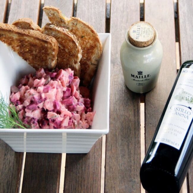 Receta de Ensalada rosa de patatas o Rosolje - Castillo de Canena