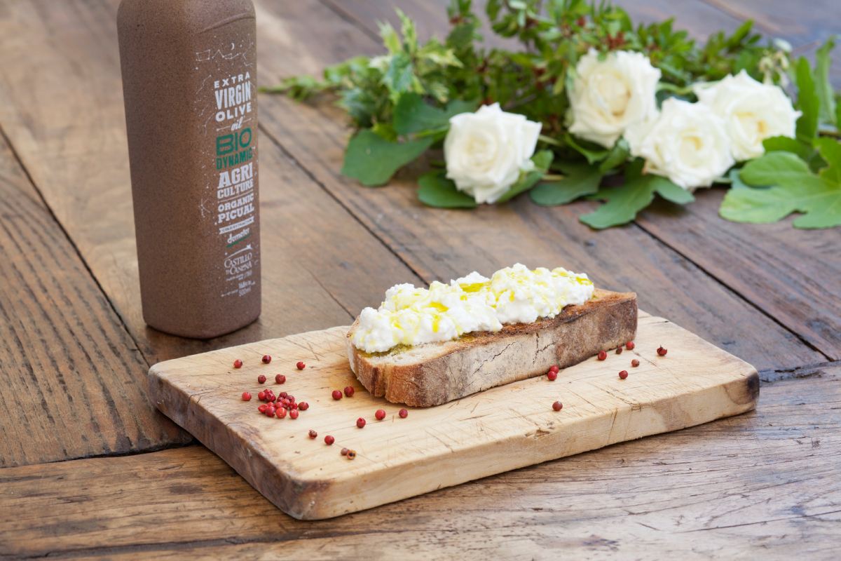 Receta de Cottage cheese toast with extra virgin olive oil - Castillo ...